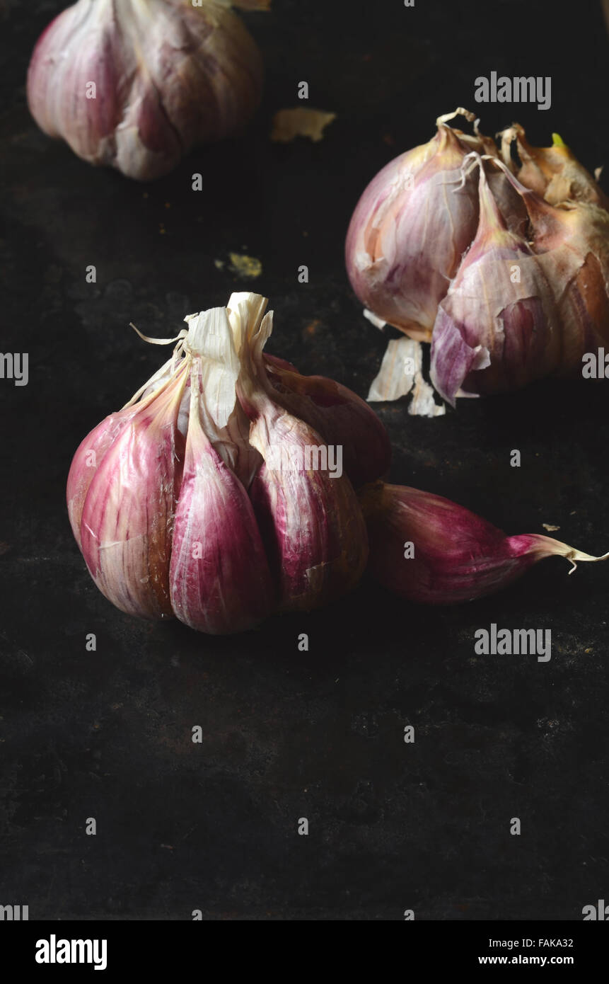 Close up image of raw pink garlic Stock Photo - Alamy
