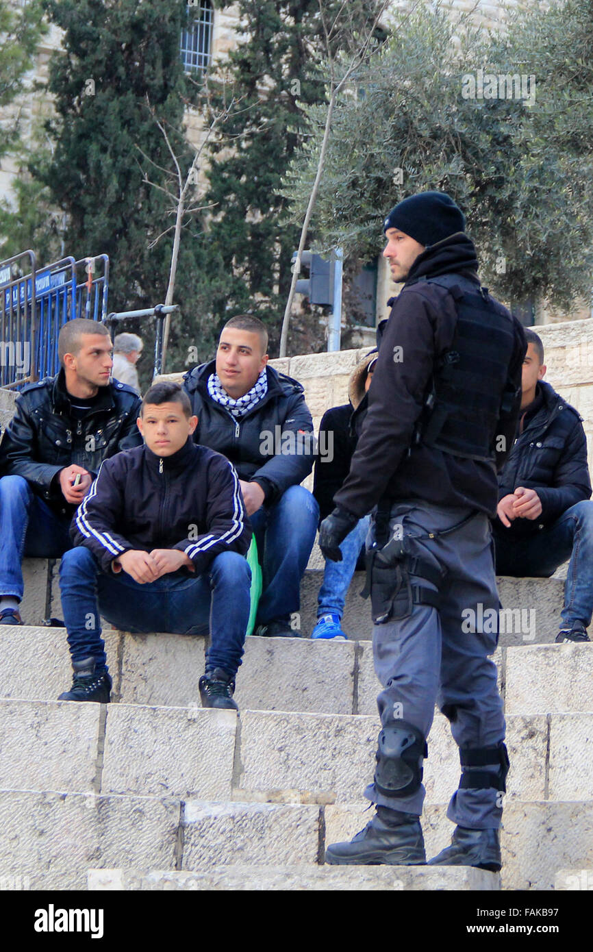 Jerusalem, Jerusalem, Palestinian Territory. 31st Dec, 2015. Israeli ...