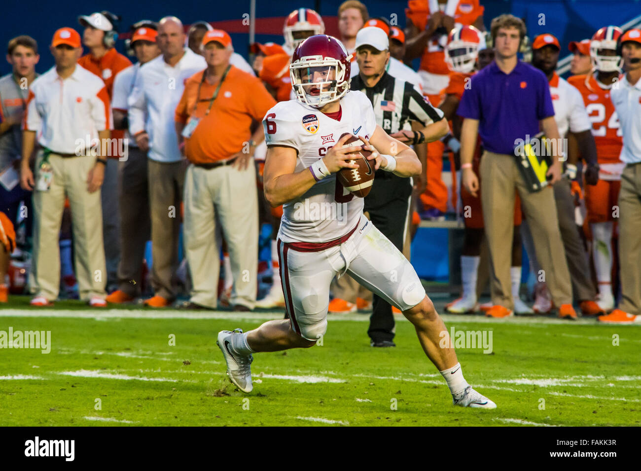 Baker mayfield orange hi-res stock photography and images - Alamy