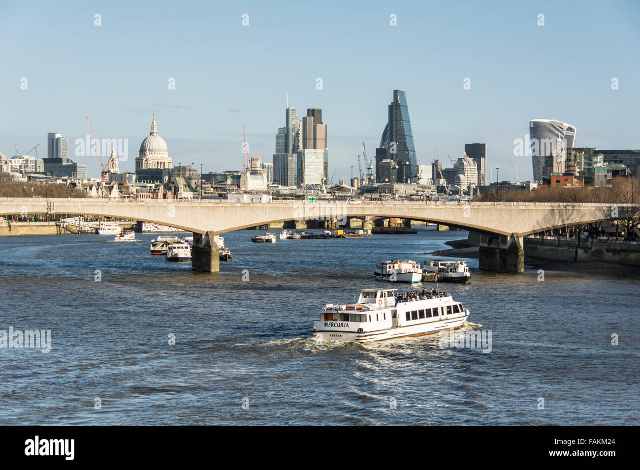 London uk skyline hi-res stock photography and images - Alamy