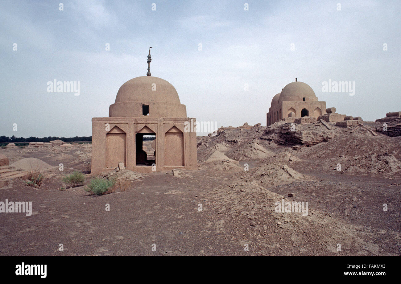 Ancient muslim burial tombs turpan hi-res stock photography and images ...
