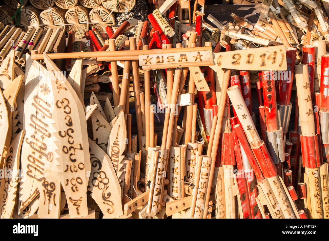 golden,rock,Myanmar,Burma,gold,Kyaitiyo,Buddhist.Toy USA military gun ...