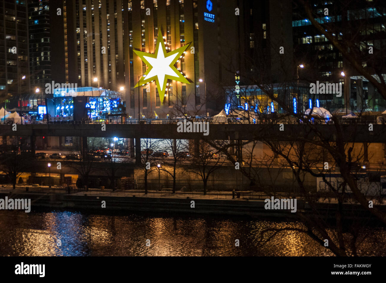 Chicago, USA. 31 December 2015. A giant star, the centrepiece of the ...