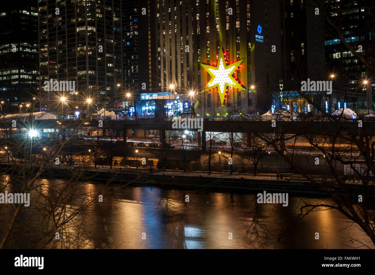 Chicago, USA. 31 December 2015. A giant star, the centrepiece of the ...