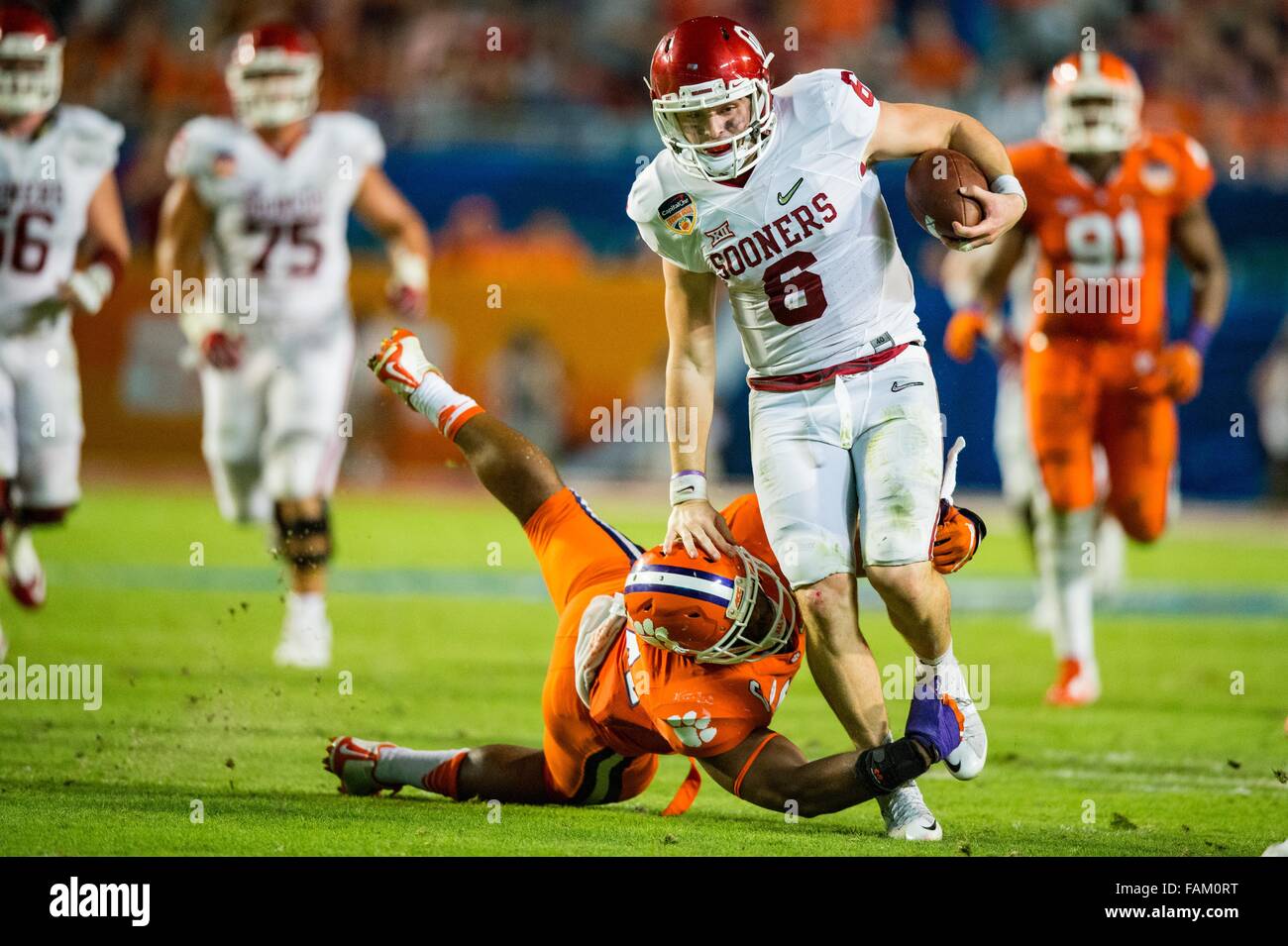 Miami, Florida, USA. 31st Dec, 2015. Oklahoma quarterback Baker Mayfield (6) during the Capital ...