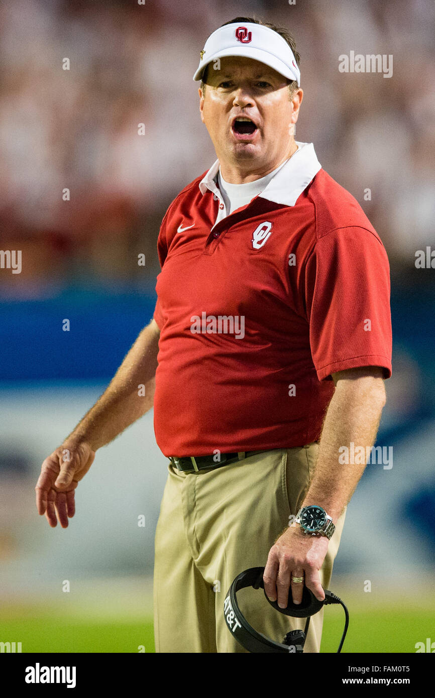 Bob stoops hi-res stock photography and images - Alamy