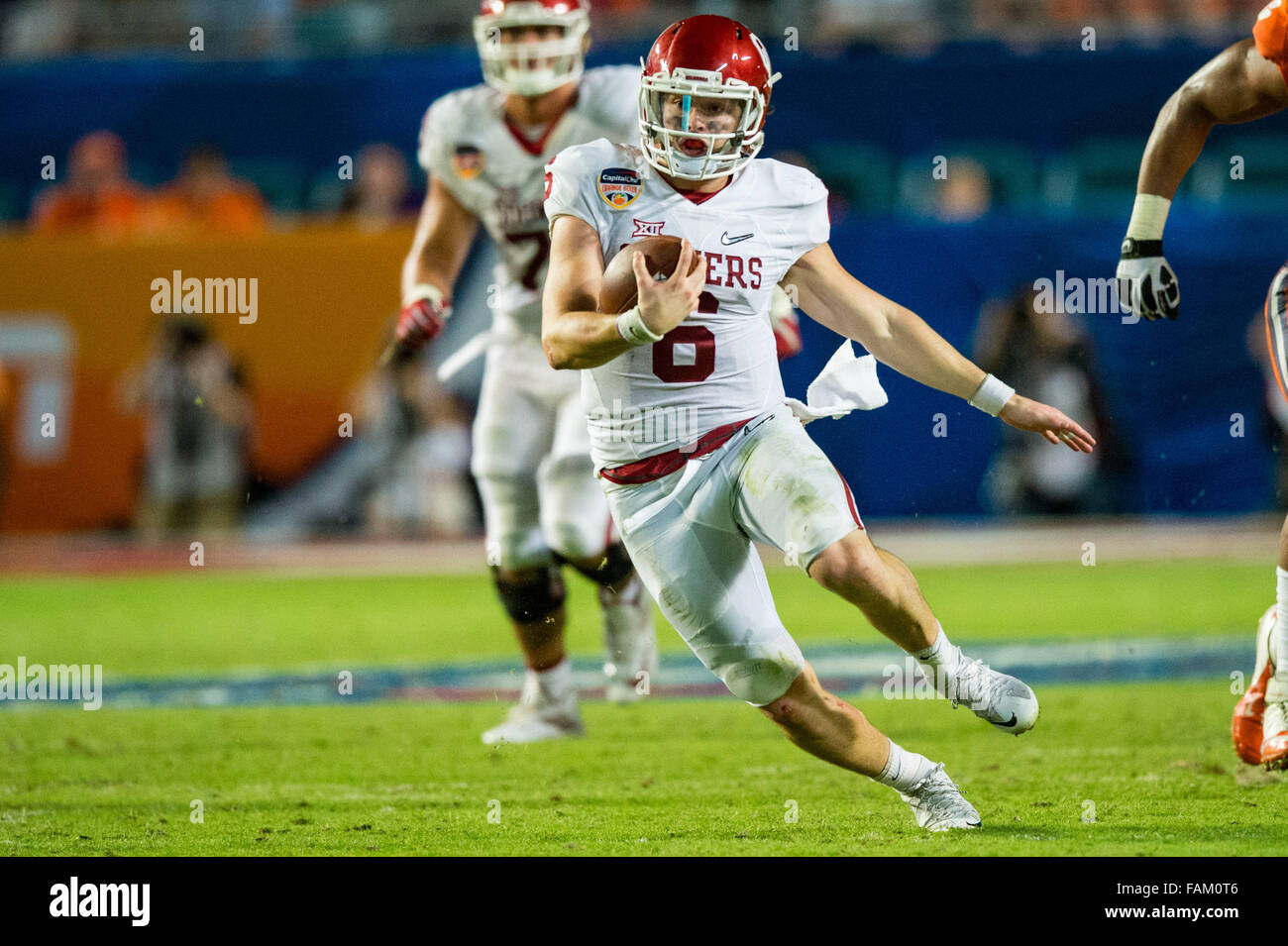 Baker mayfield orange hi-res stock photography and images - Alamy