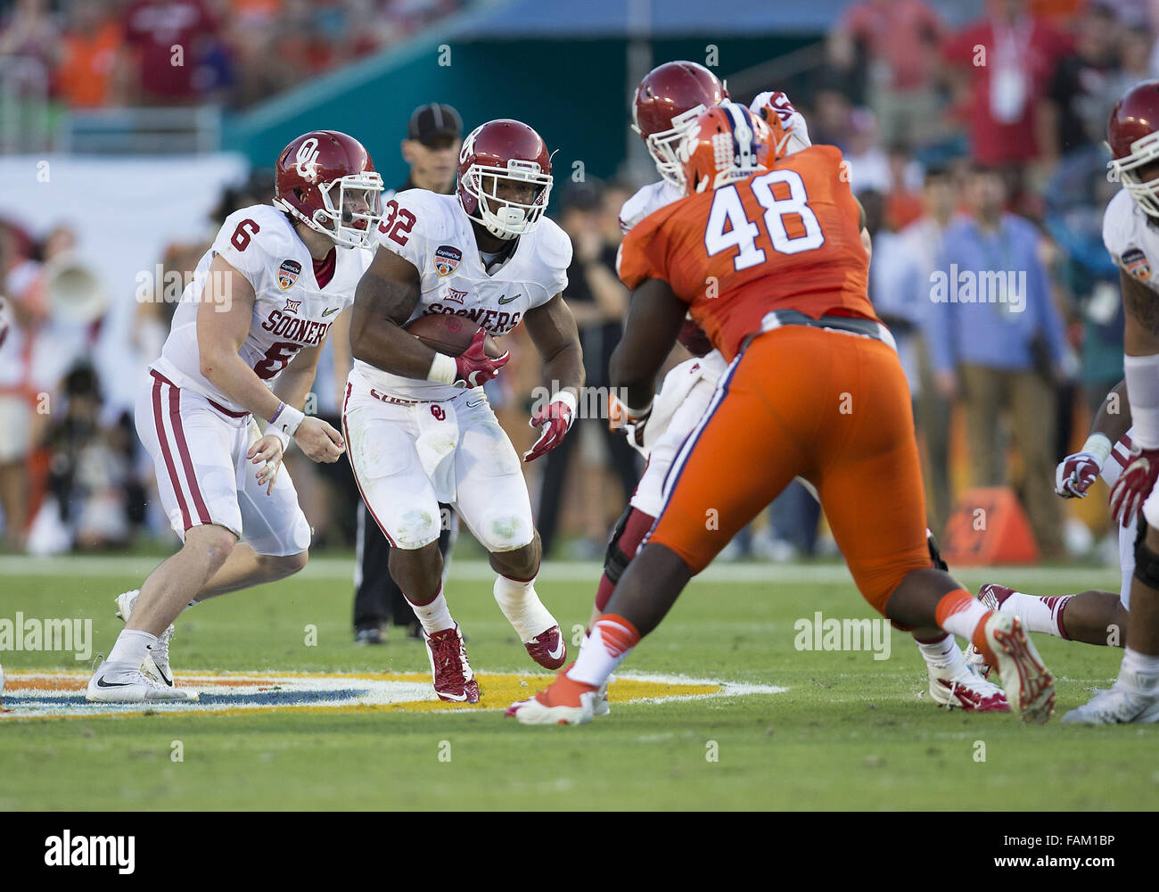 Miami, Florida, USA. 31st Dec, 2015. Oklahoma running back Samaje ...