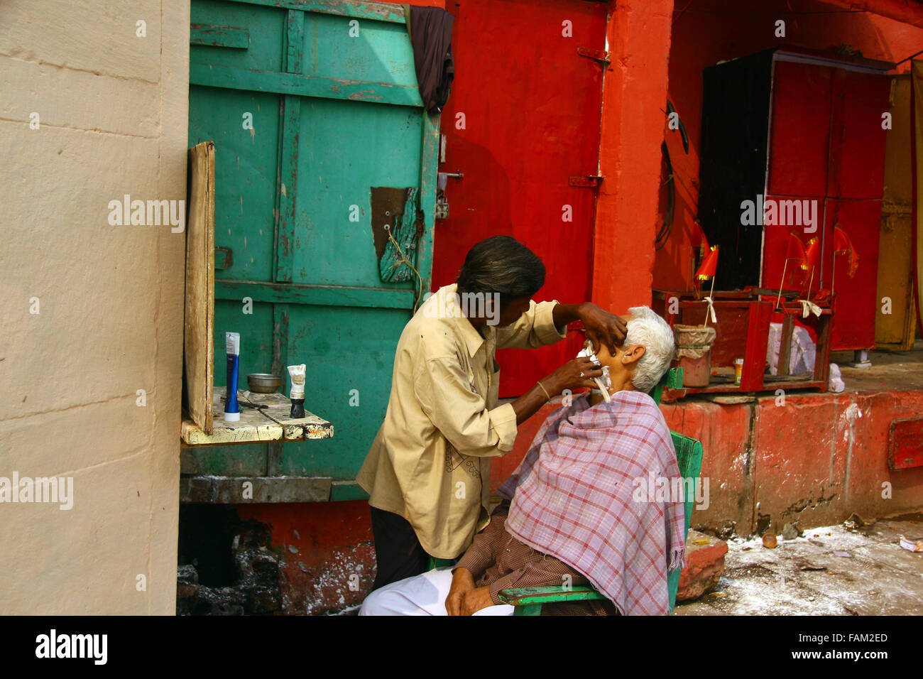 Indian barber shop front hi-res stock photography and images - Alamy