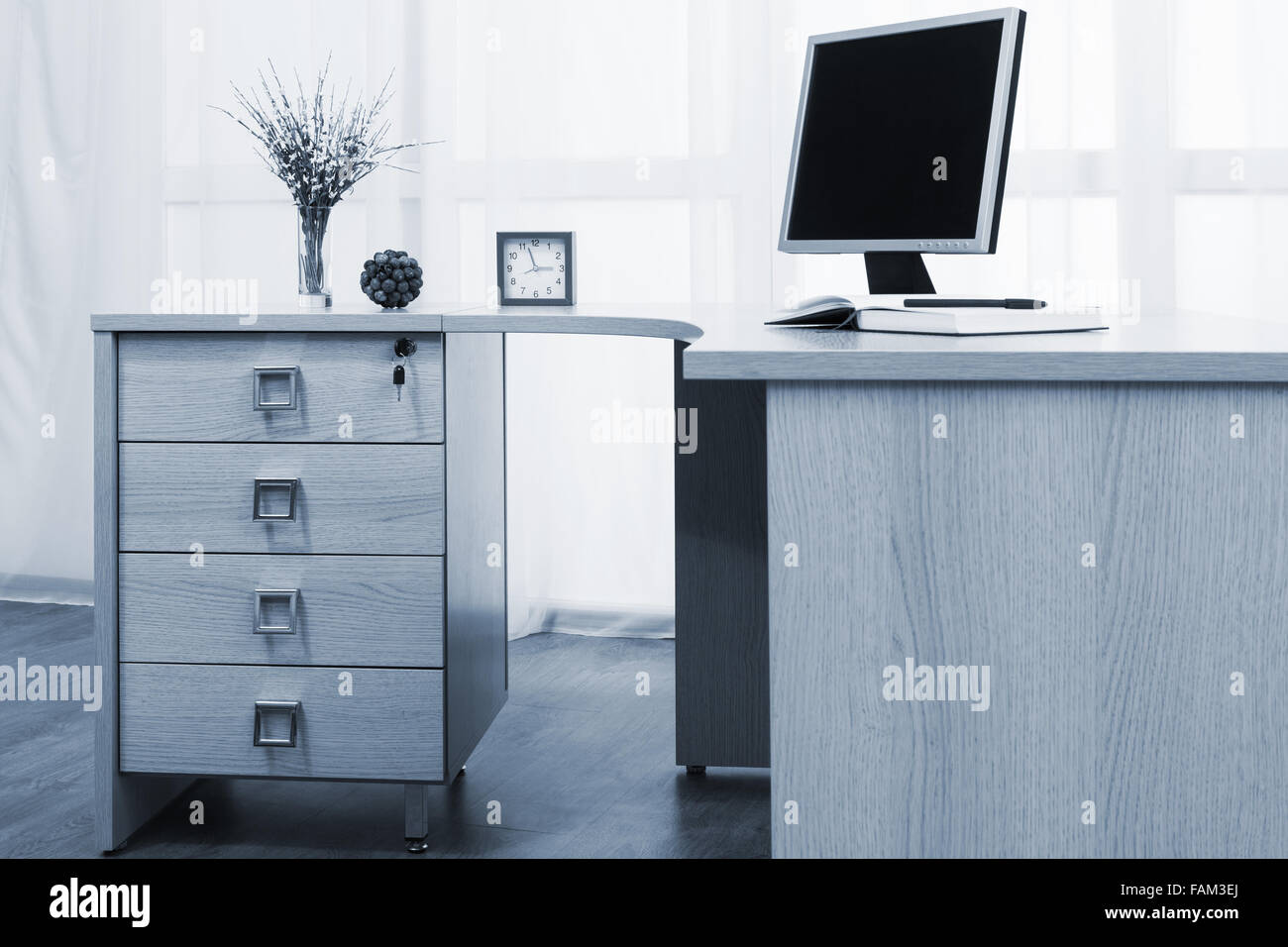monitor on desk in a modern office Stock Photo - Alamy