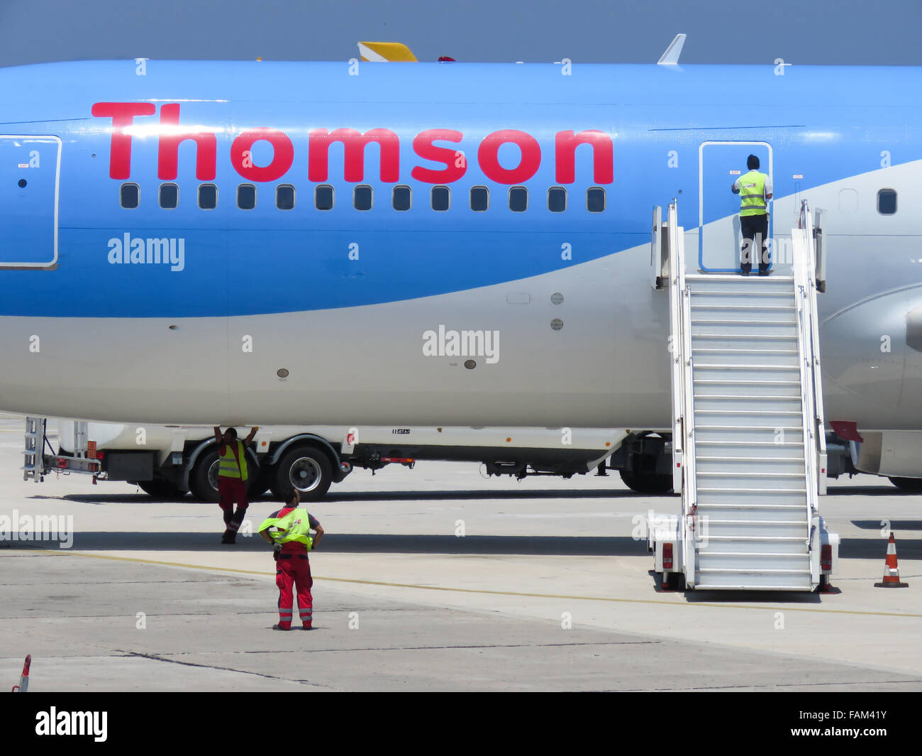Tui plane boarding hi-res stock photography and images - Alamy