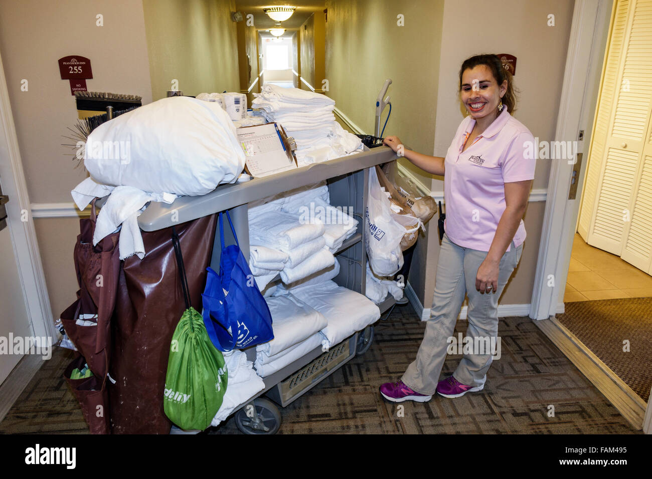 Hotel maid housekeeper resort hi-res stock photography and images - Alamy