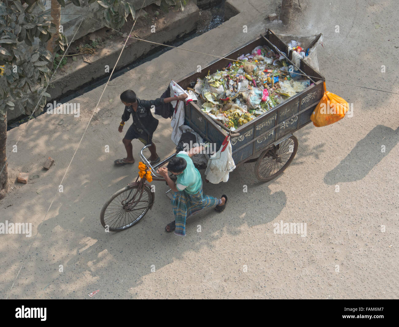 Rickshaw driver and rubbish collector in Dhaka, Bangladesh Stock Photo ...