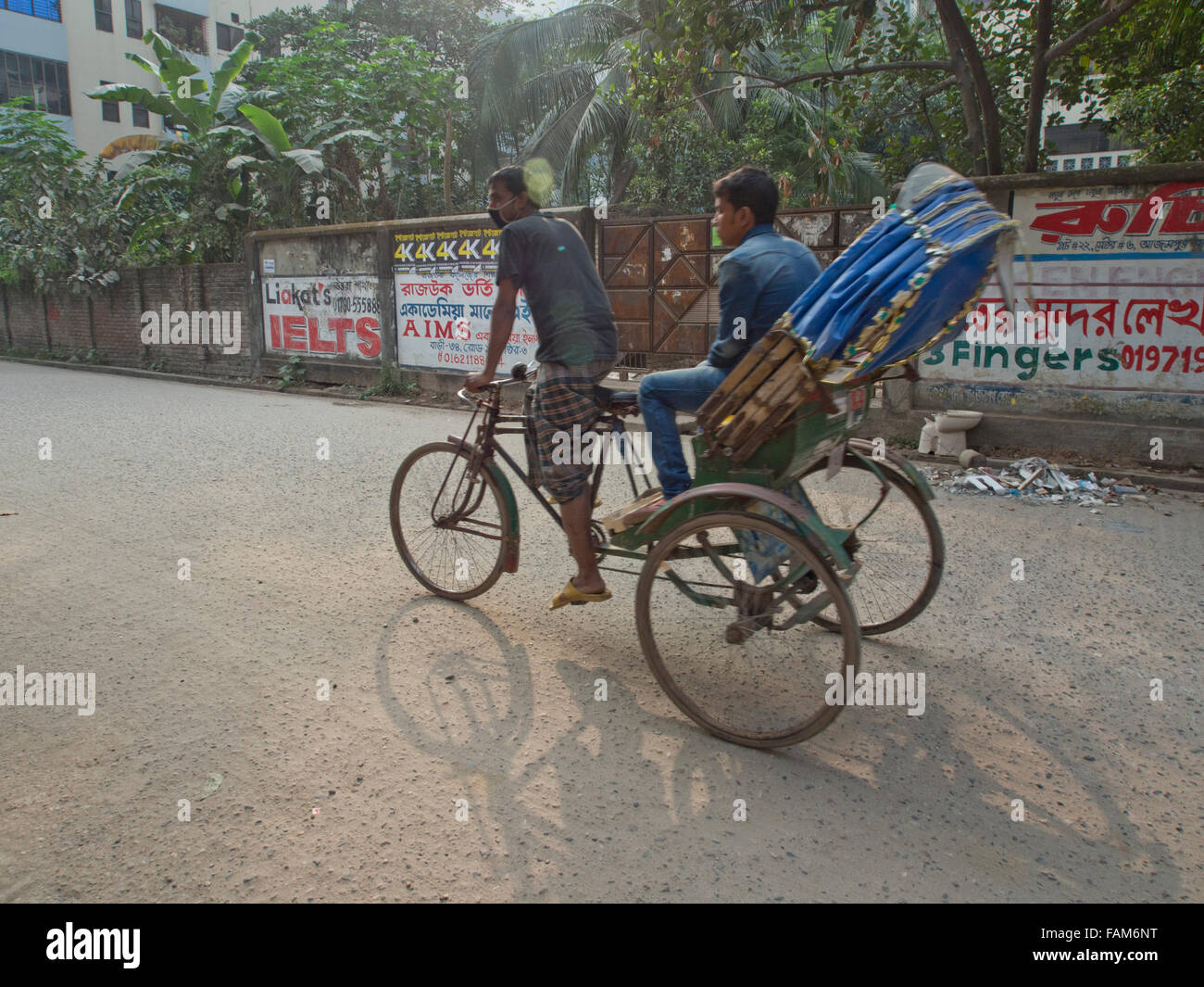 Rickshaw driver and passenger in Dhaka, Bangladesh Stock Photo - Alamy