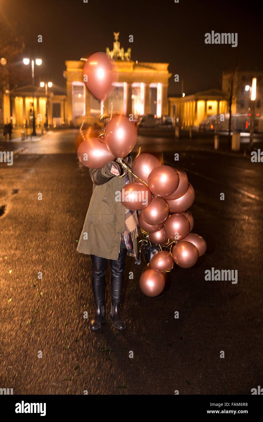Hundreds of party balloons hi-res stock photography and images - Alamy