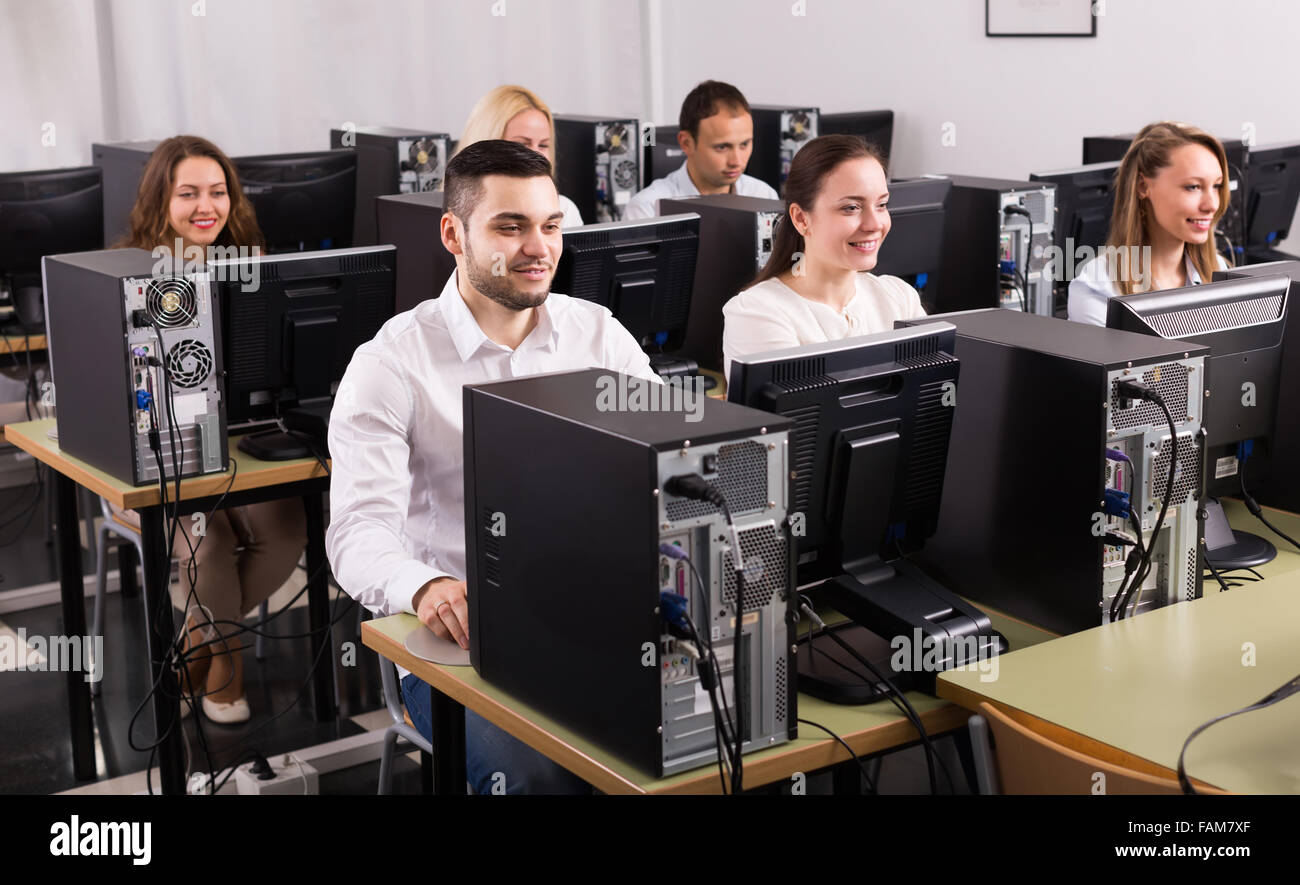 Employees working desks hi-res stock photography and images - Alamy