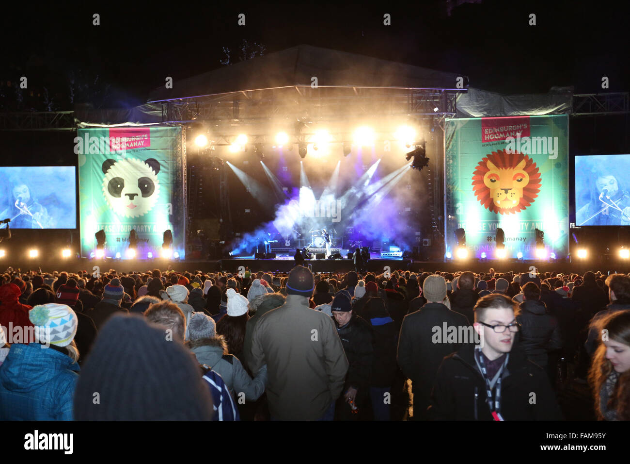 Usher concert crowd hi-res stock photography and images - Alamy