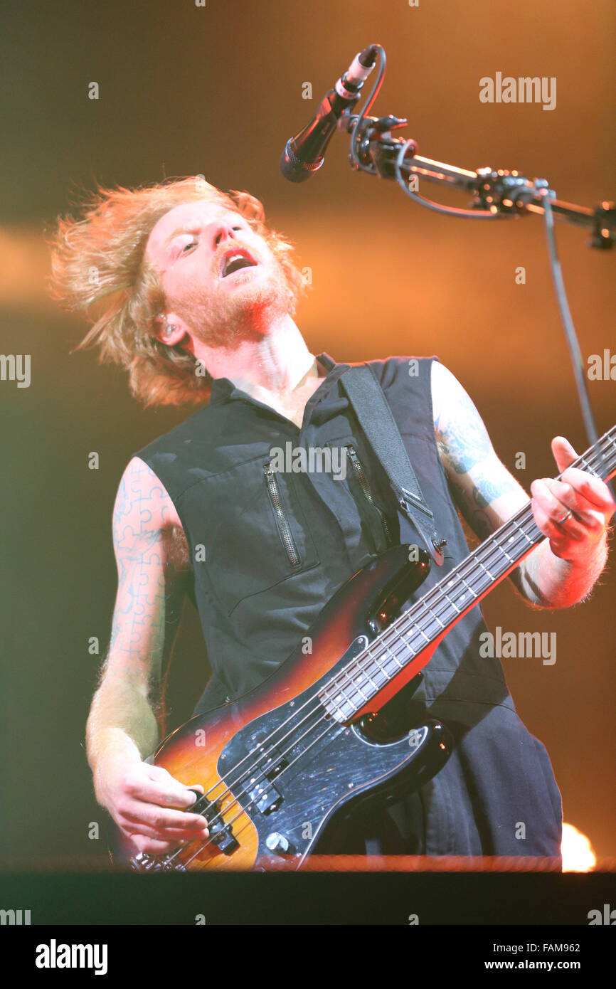 Singer bassist hi-res stock photography and images - Alamy