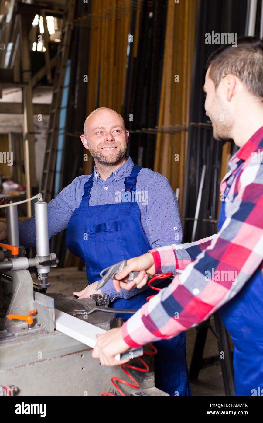 Machine shop crew hi-res stock photography and images - Alamy