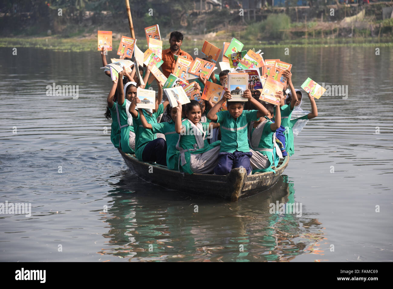Children going to school by boat hi-res stock photography and images ...