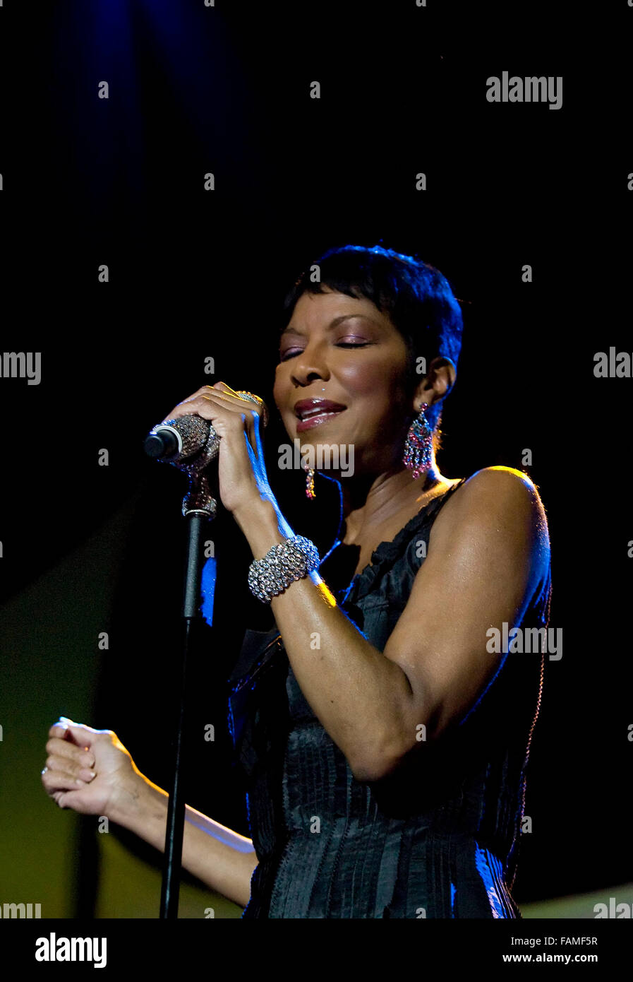 File. 1st Jan, 2016. Singer NATALIE COLE, the daughter of music great ...