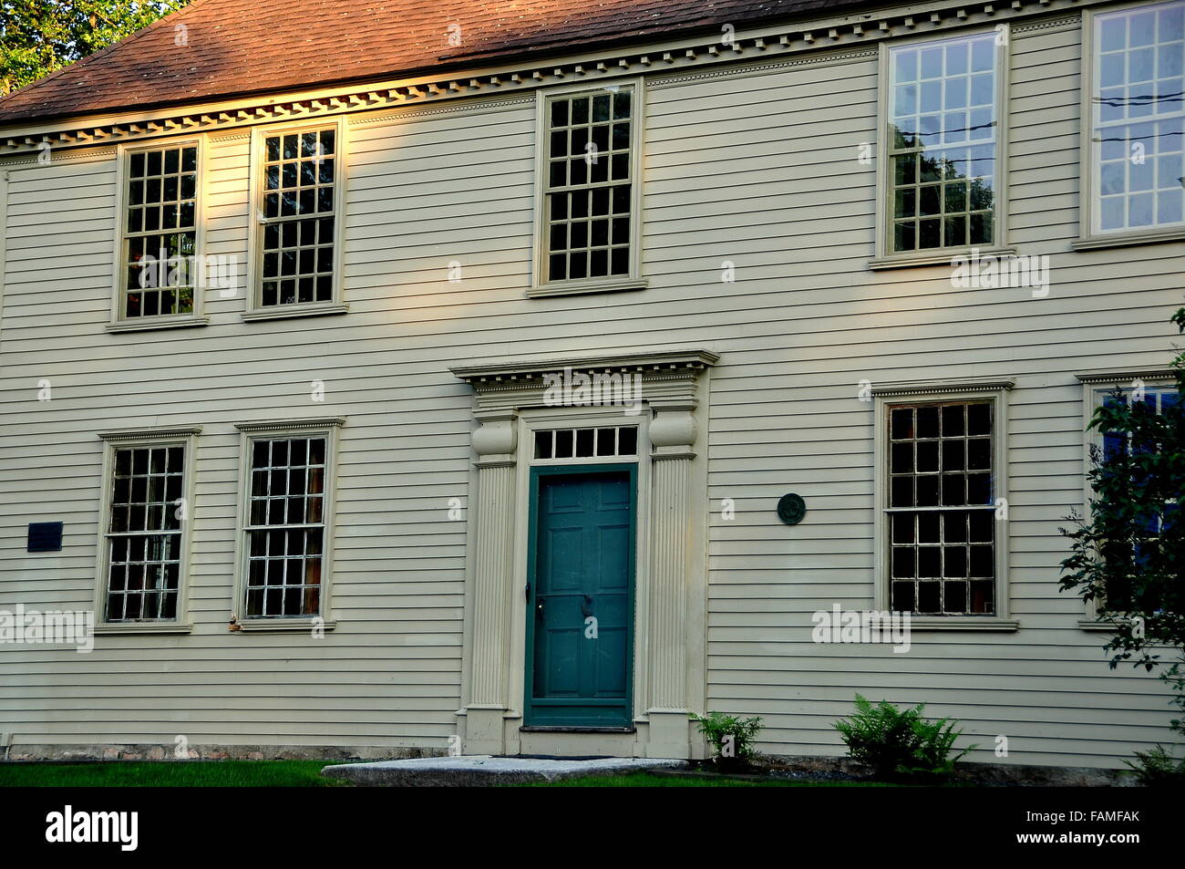 Colonial Tavern High Resolution Stock Photography and Images - Alamy