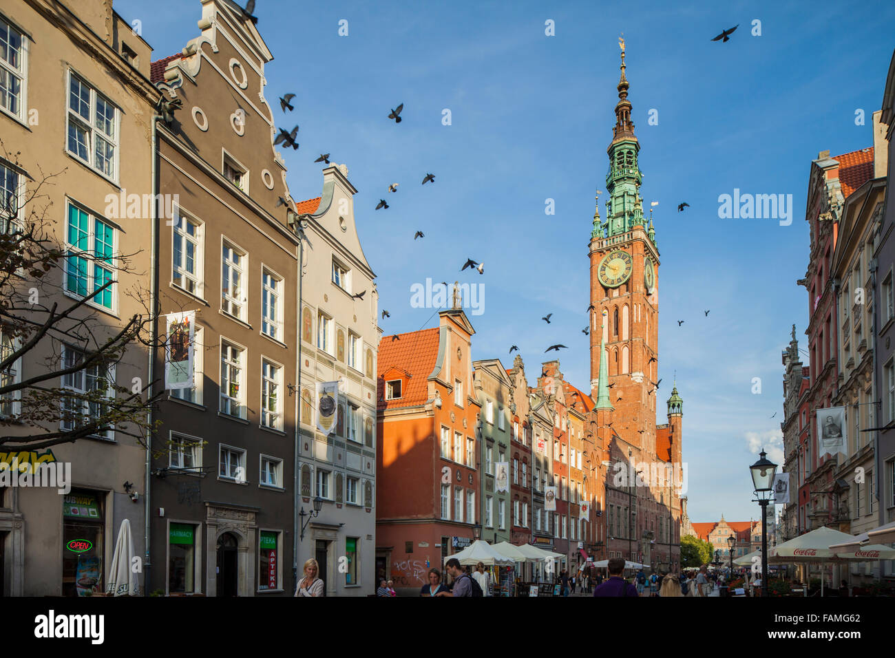 Summer afternoon on Dluga Street in Gdansk old town, pomorskie province ...