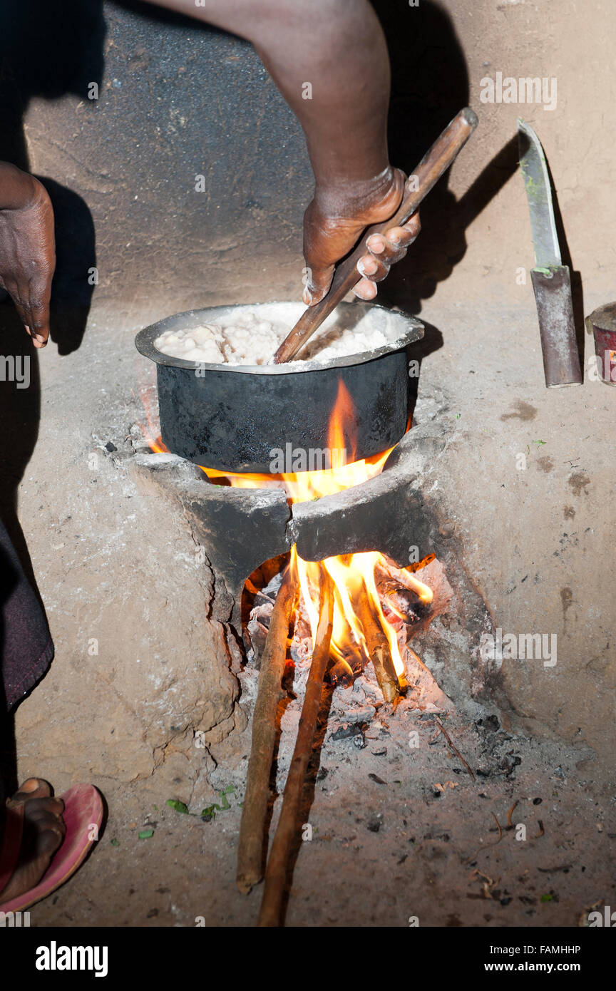 Wood fire cooking africa hi-res stock photography and images - Alamy