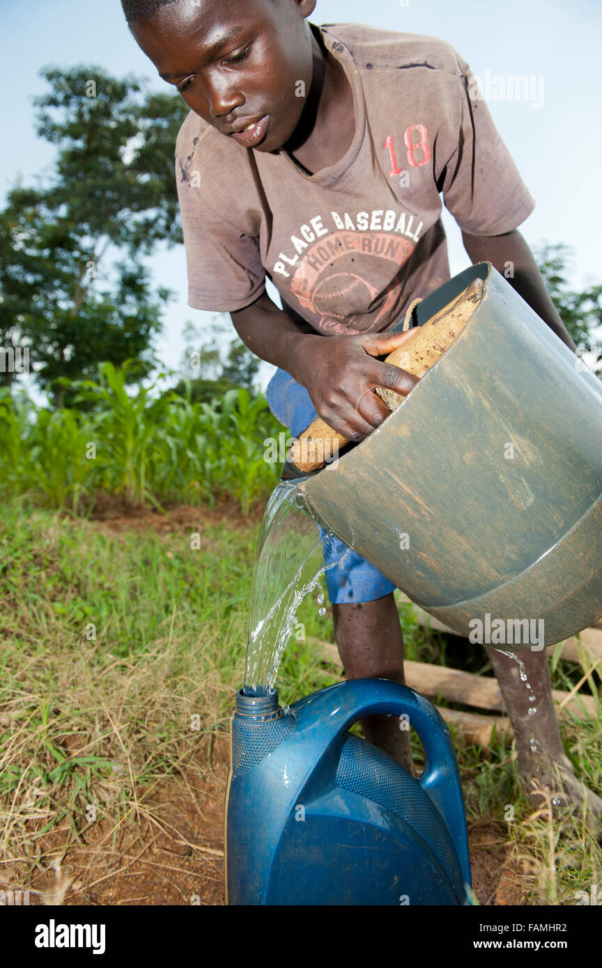 African child drinking clean water hi-res stock photography and images ...