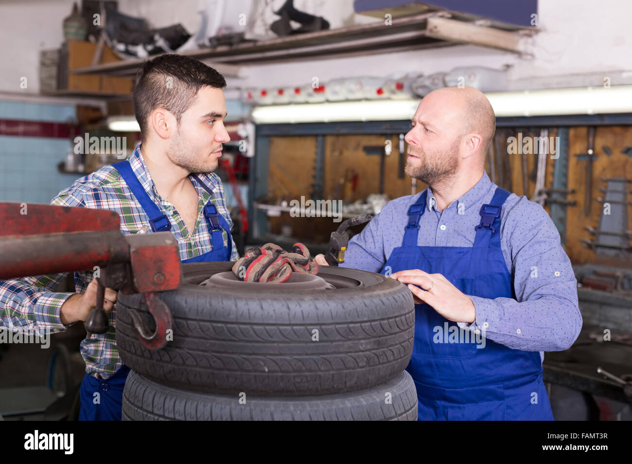 Carshop hi-res stock photography and images - Alamy