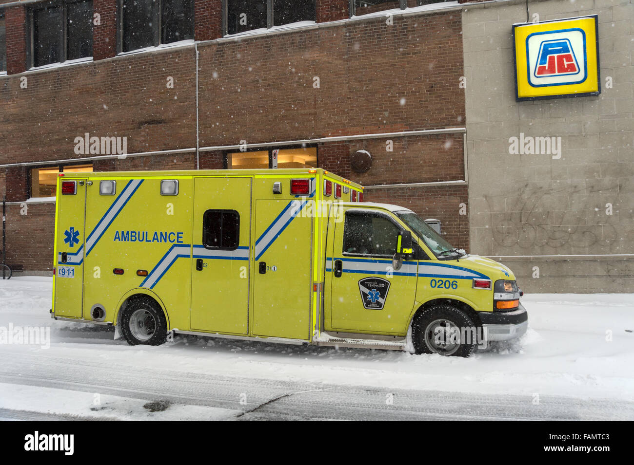 Ambulance montreal paramedic hi-res stock photography and images - Alamy