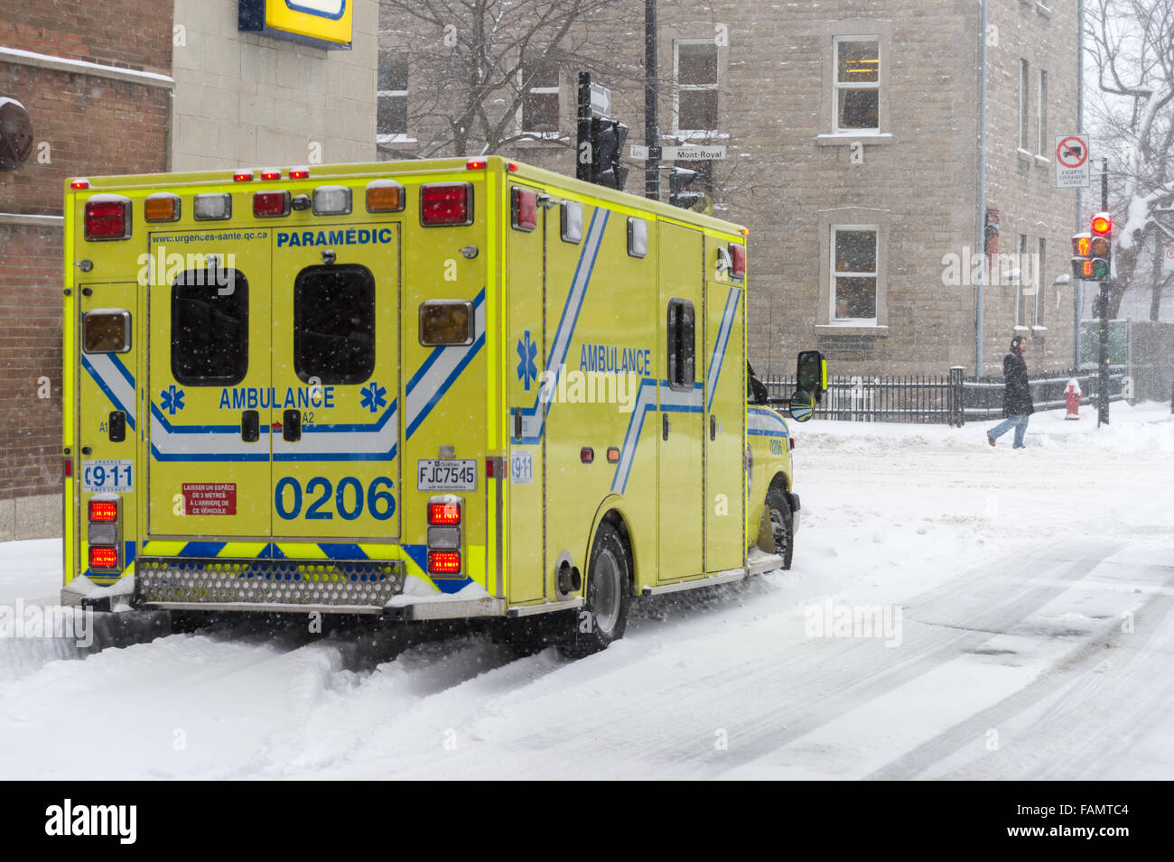 Ems ambulance snow hi-res stock photography and images - Alamy