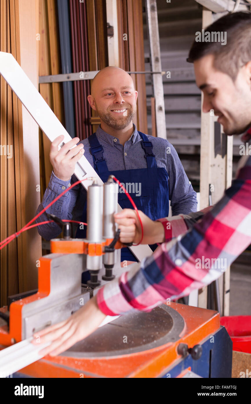Machine shop crew hi-res stock photography and images - Alamy