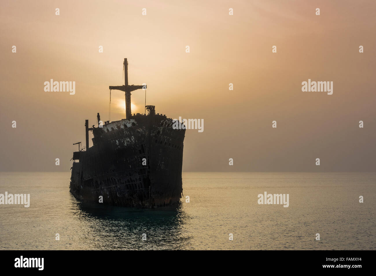 Persian ship wreck hi-res stock photography and images - Alamy