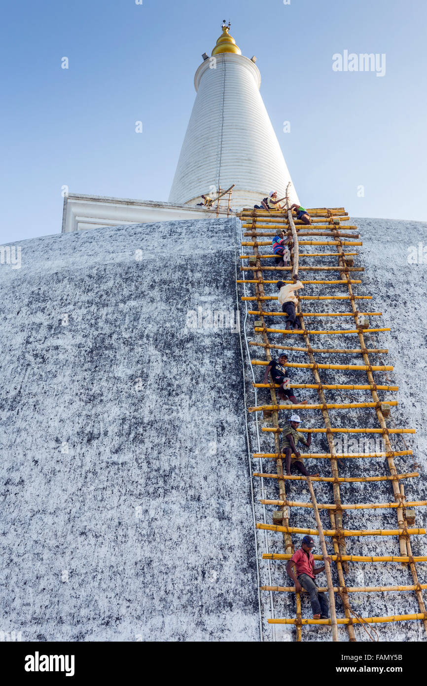 Ruwanweliseya, Maha Thupa, or Great Stupa, Unesco World Heritage Site ...