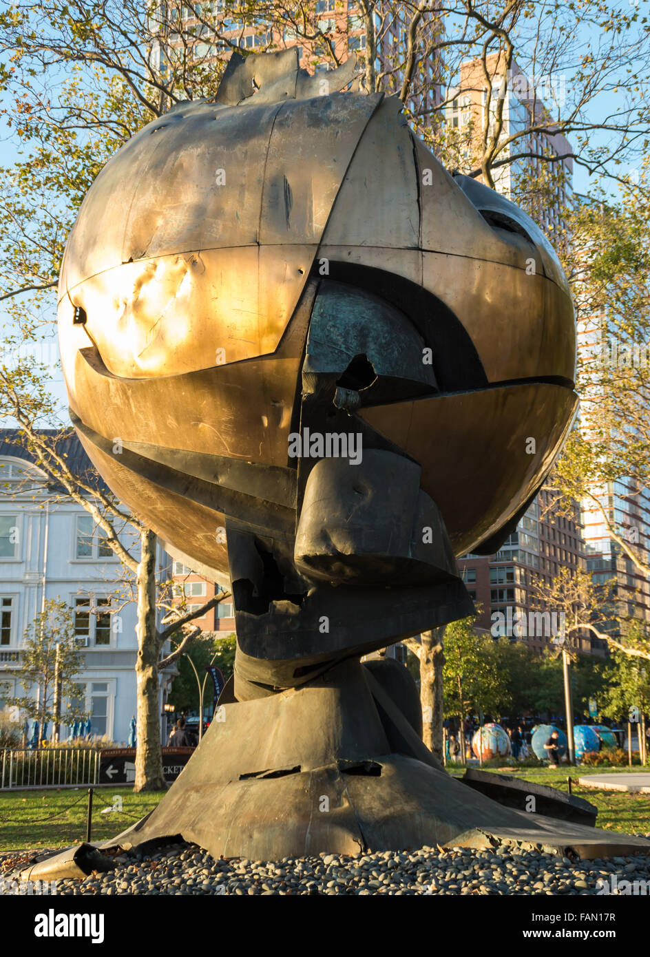 Fritz koenig sphere hi-res stock photography and images - Alamy