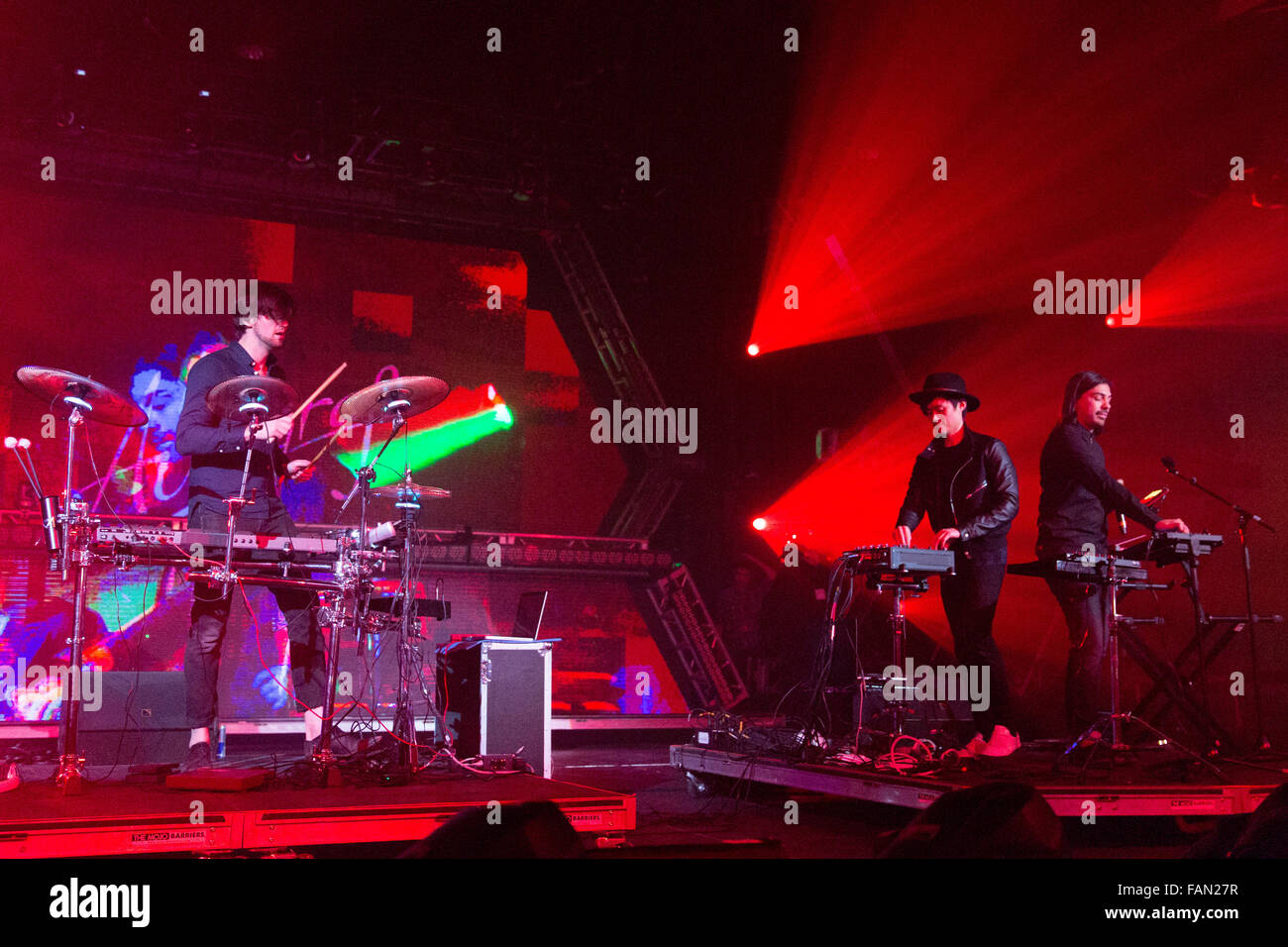 Rosemont, Illinois, USA. 31st Dec, 2015. Musicians JAKE CARPENTER ...