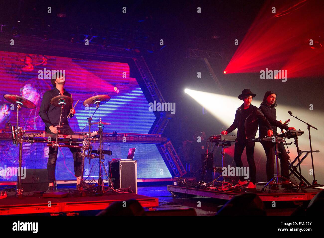 Rosemont, Illinois, USA. 31st Dec, 2015. Musicians JAKE CARPENTER ...