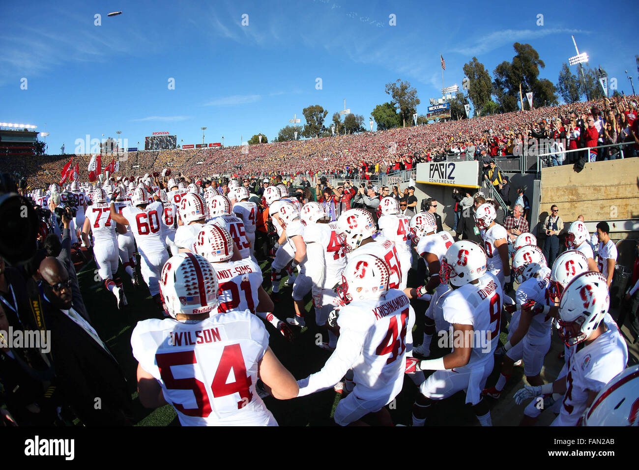 Cardinal football hi-res stock photography and images - Alamy