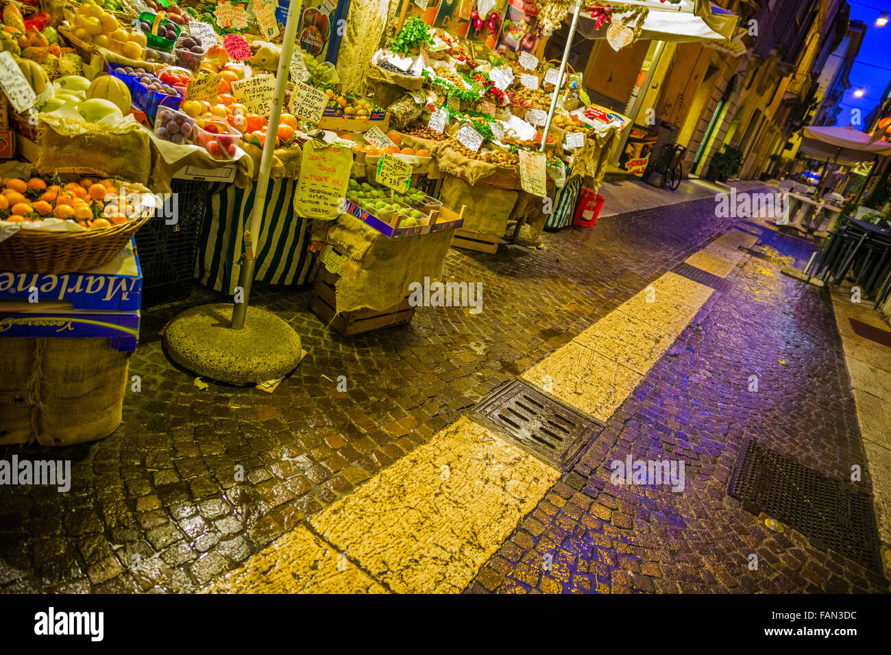 Streen scene hi-res stock photography and images - Alamy