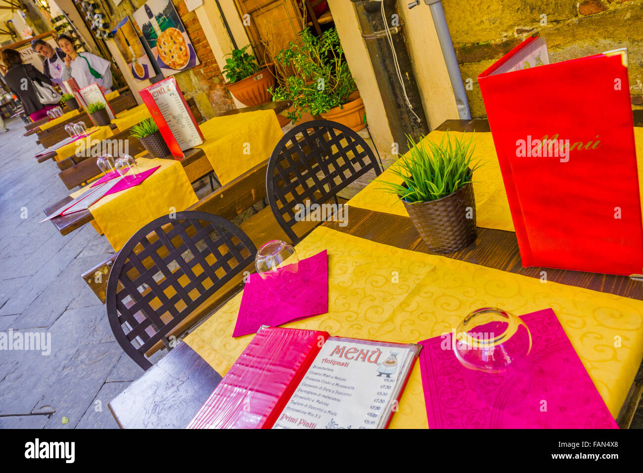 restaurant tables in outdoor cafe in Tuscany Stock Photo - Alamy