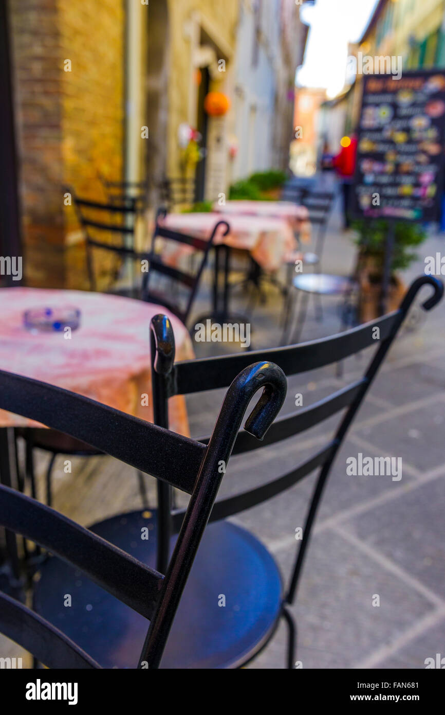 outdoor cafe in Tuscany Stock Photo - Alamy