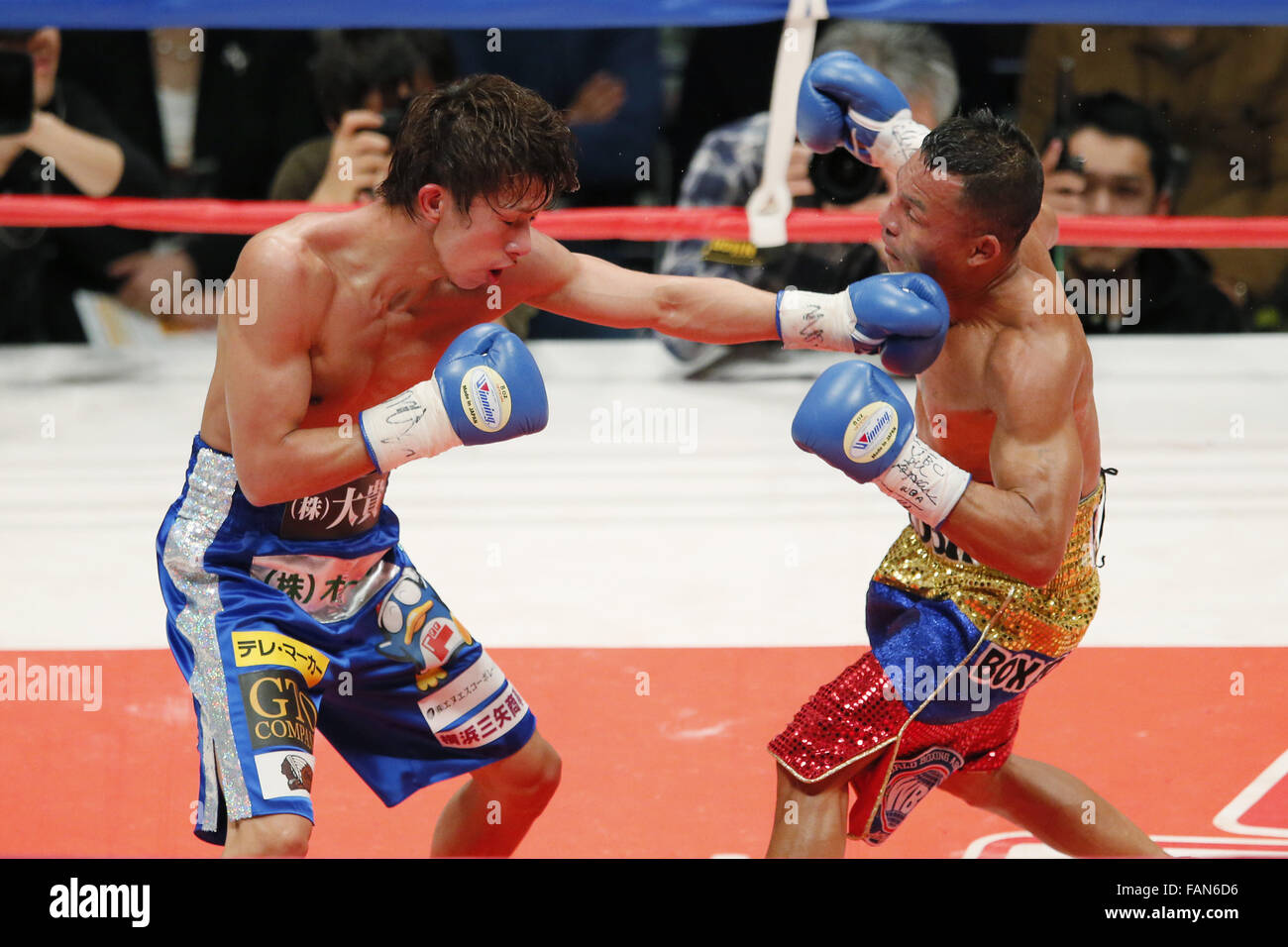 Ota-City General Gymnasium, Tokyo, Japan. 31st Dec, 2015. (L-R) Ryoichi ...