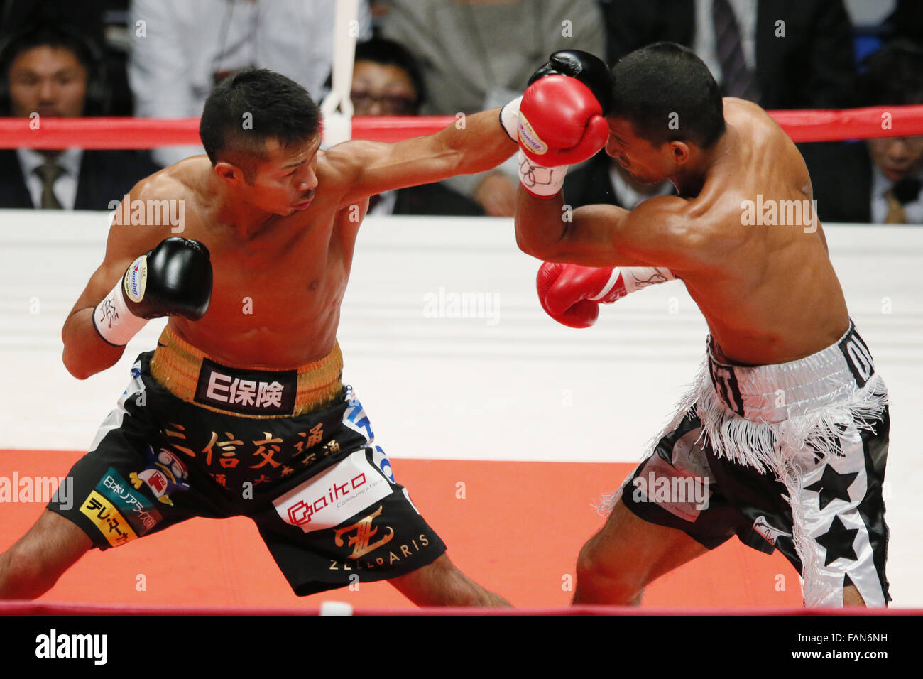 Ota-City General Gymnasium, Tokyo, Japan. 31st Dec, 2015. (L-R) Takashi ...