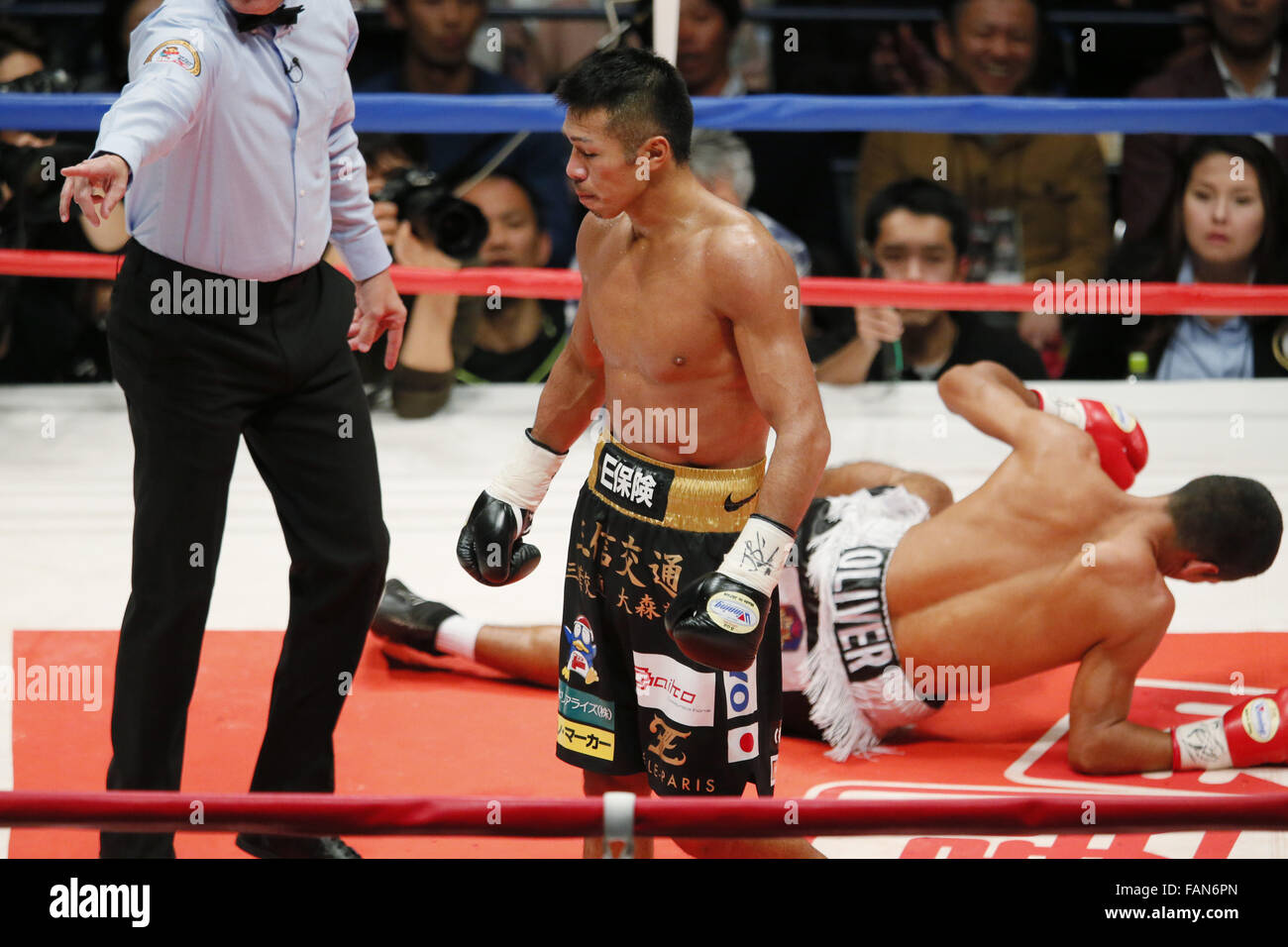Ota-City General Gymnasium, Tokyo, Japan. 31st Dec, 2015. (L-R) Takashi ...
