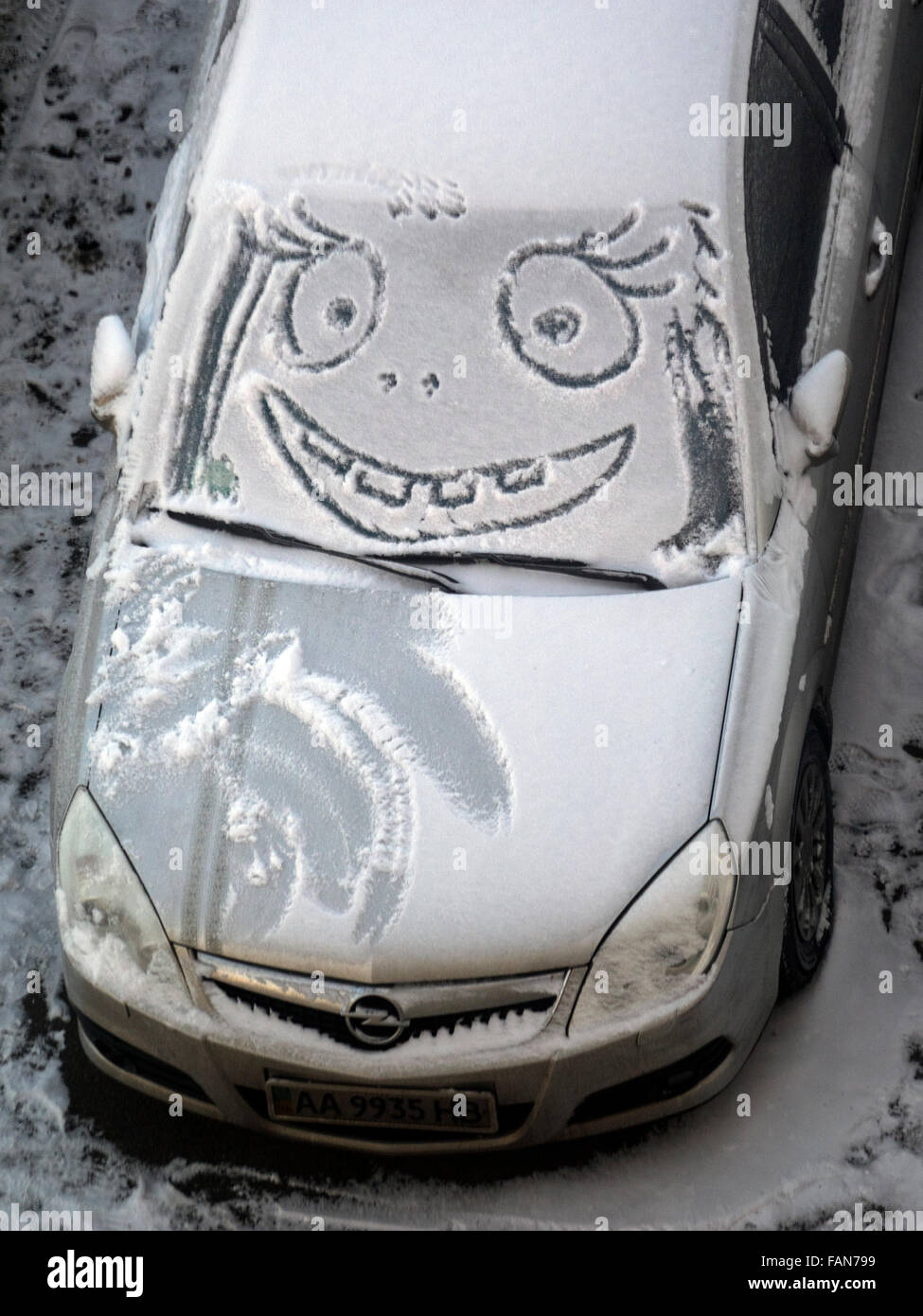 Funny face on snow covered car Stock Photo - Alamy