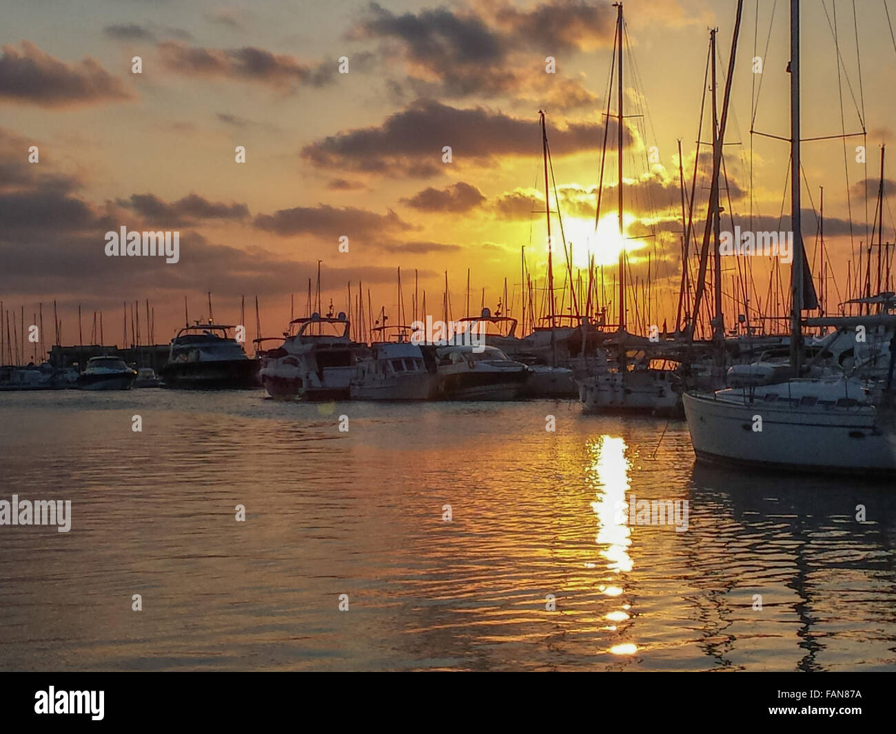 Ships in port hi-res stock photography and images - Alamy
