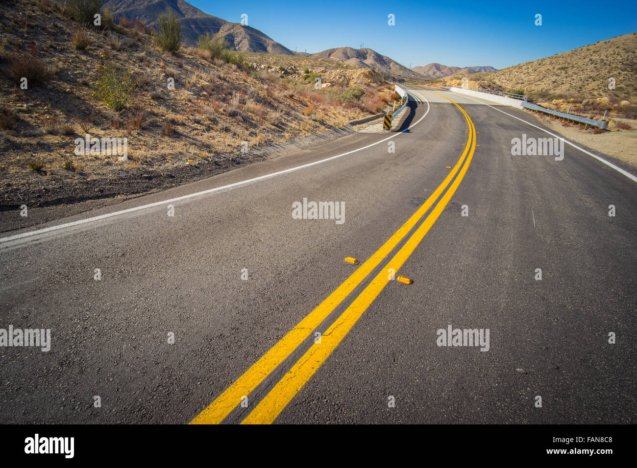 Desolate desert highway hi-res stock photography and images - Alamy
