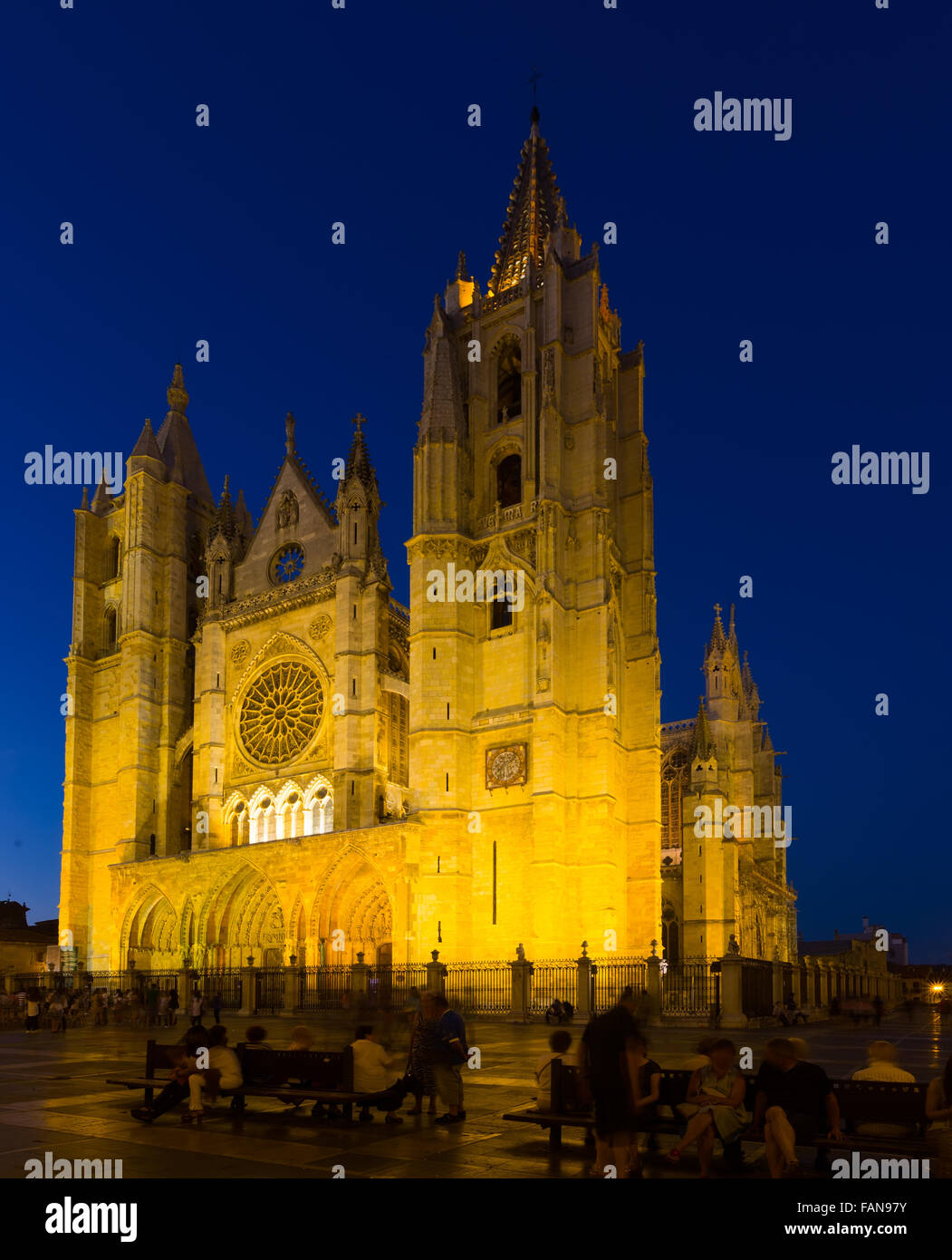 Leon night hi-res stock photography and images - Alamy