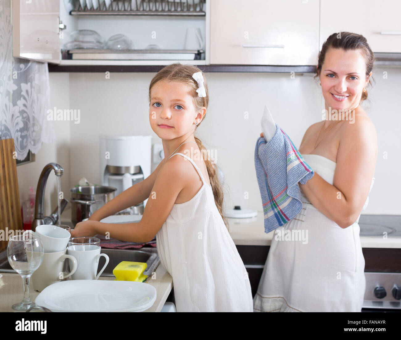 Houswife cleaning hi-res stock photography and images - Alamy